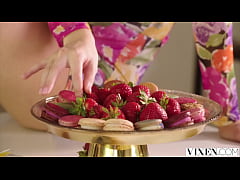 Vixen Naughty College Girl Molly Seduces Older Man - xxx Mobile Porno Videos & Movies - iPornTV.Net